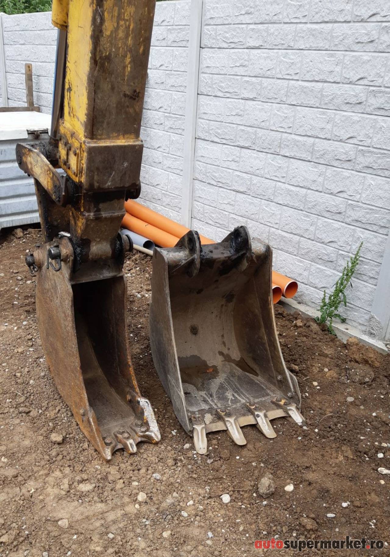 Anunt diverse Inchiriez buldoexcavator cu operator + autobasculanta 3,5 ...